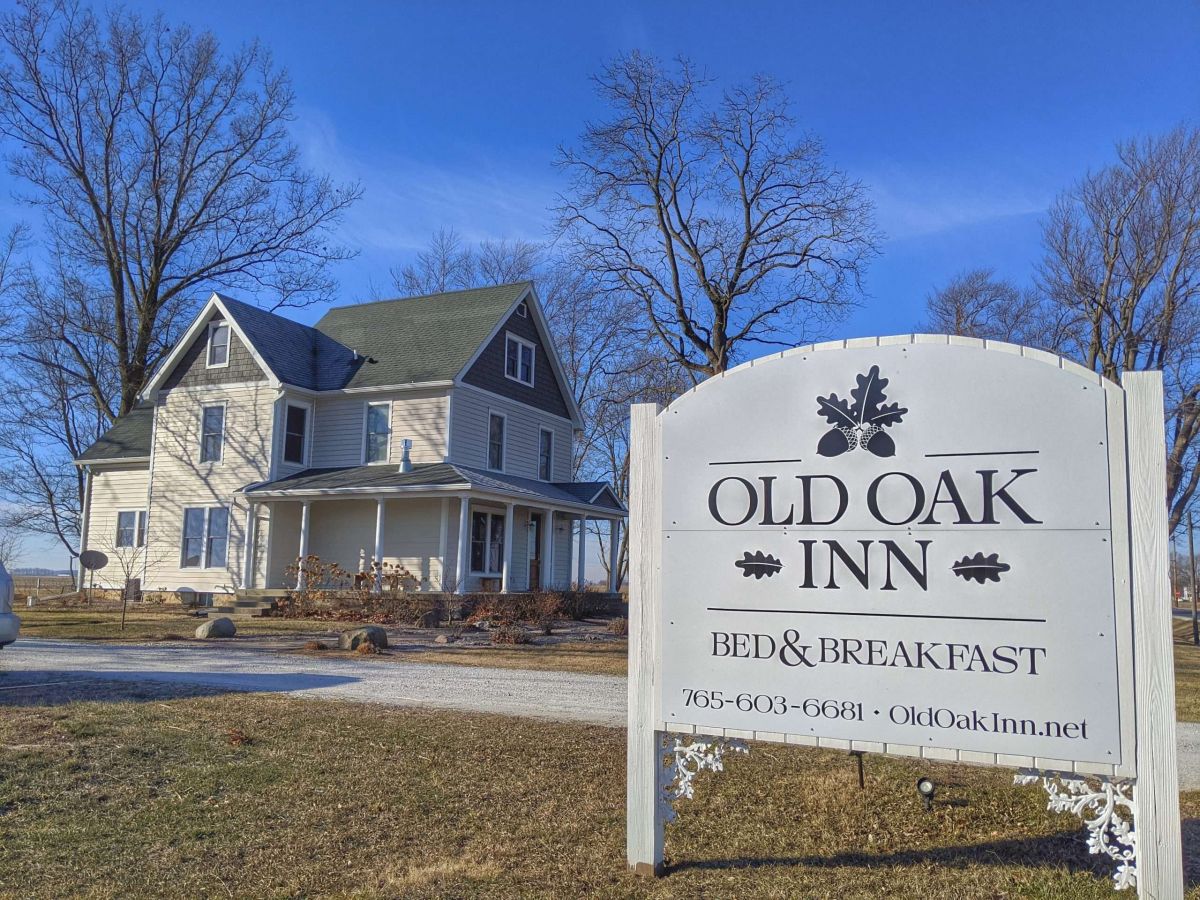 A Stay at Old Oak Inn in Marion, Indiana - Cornfields and High Heels